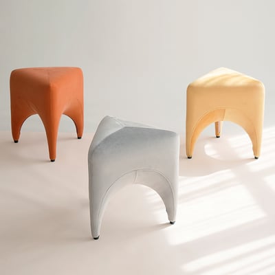 Grau Samt gepolsterter osmanischer Hocker Dreieck Vanity Hocker 1 ...