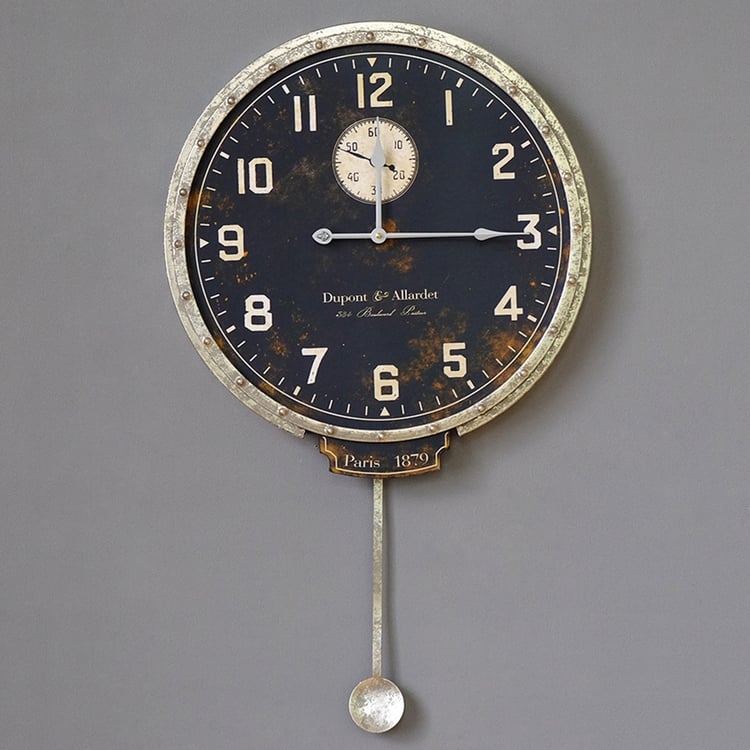 Retro-Industrial Style Unique Distressed Metal Circular Wall Clock with ...