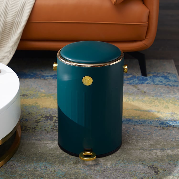 Modern Step On Kitchen Trash Can Odor-Free Trash Can with Handle | Homary