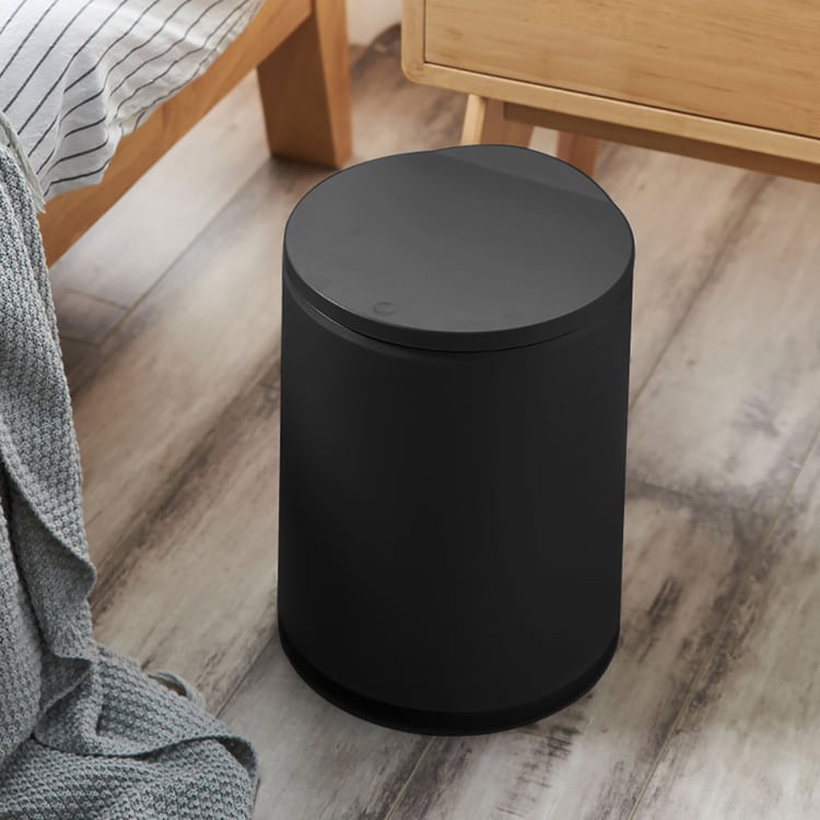 Black Kitchen Trash Can
