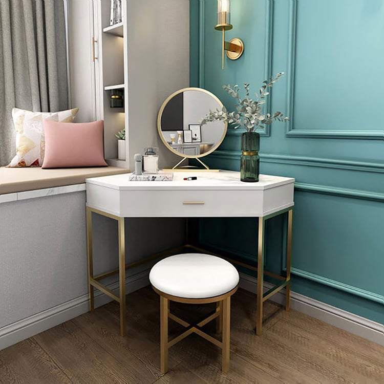 Corner vanity makeup store